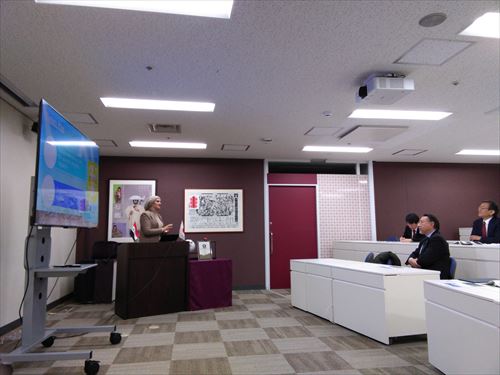 三重大学 | イラク石油省石油研究開発センター Halah Mohammed Hussein氏が研究実習を修了し、 研究修了証が授与されました